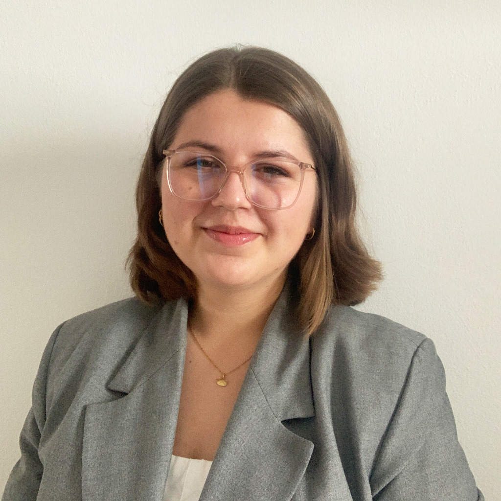 Julia Harner - Junior Grafikdesignerin - Just Imagine GmbH | XING