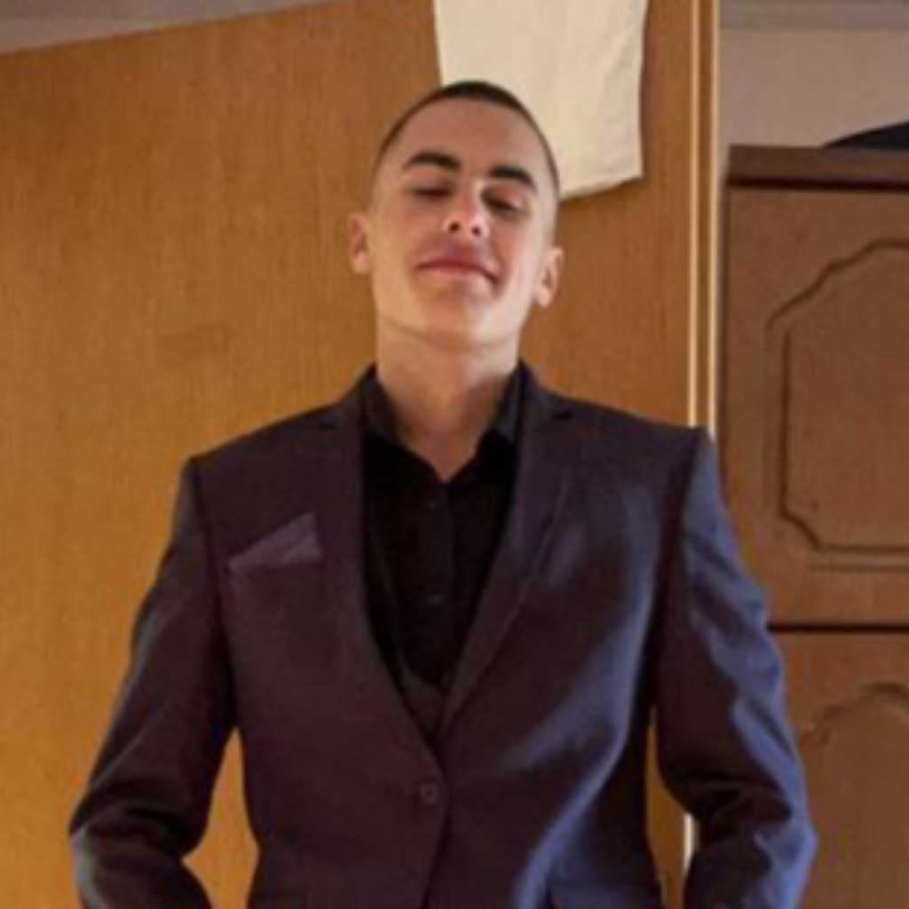 Adrian Berisha - schule - Aktuell keins | XING