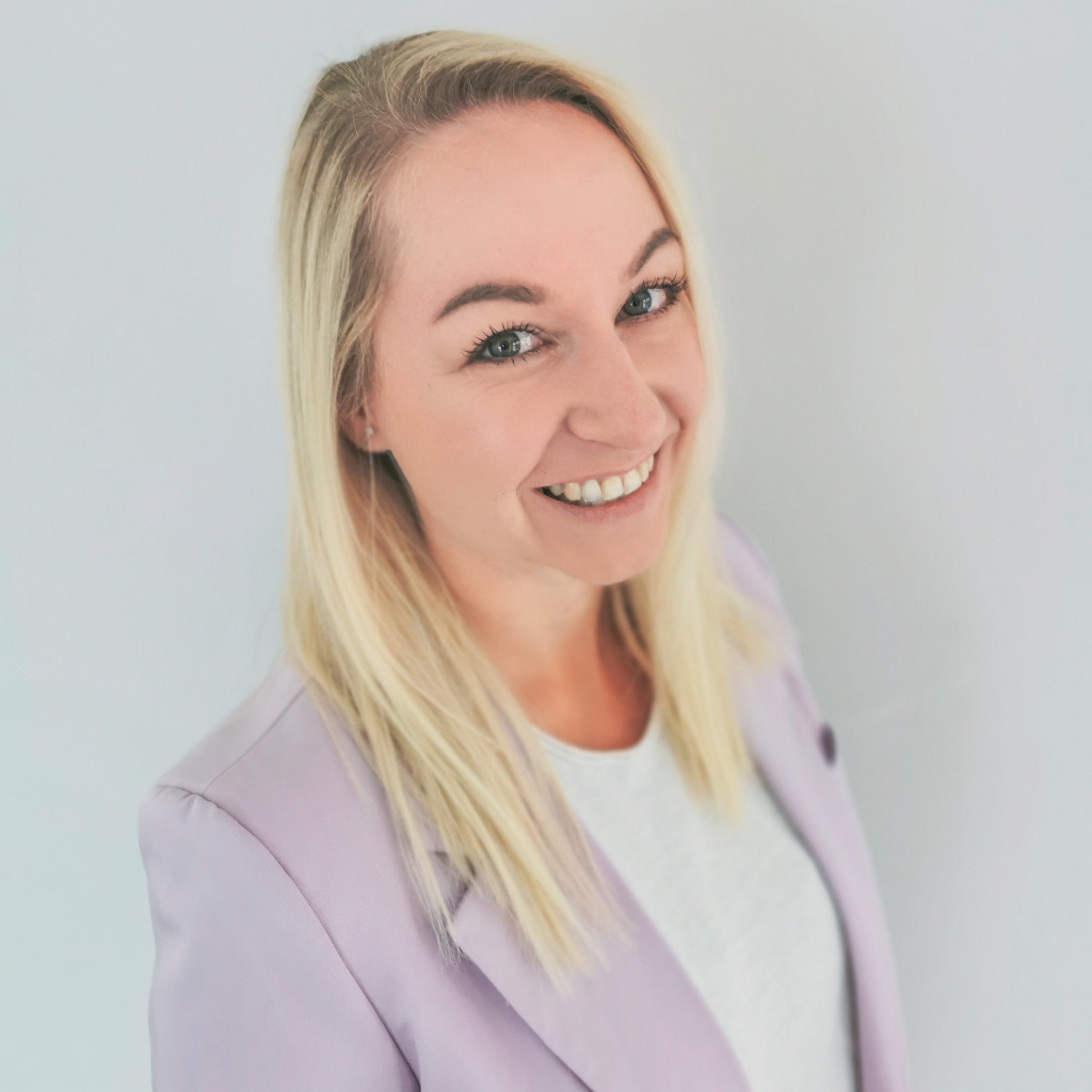 Rebecca Kummer's Instagram, Twitter & Facebook on IDCrawl