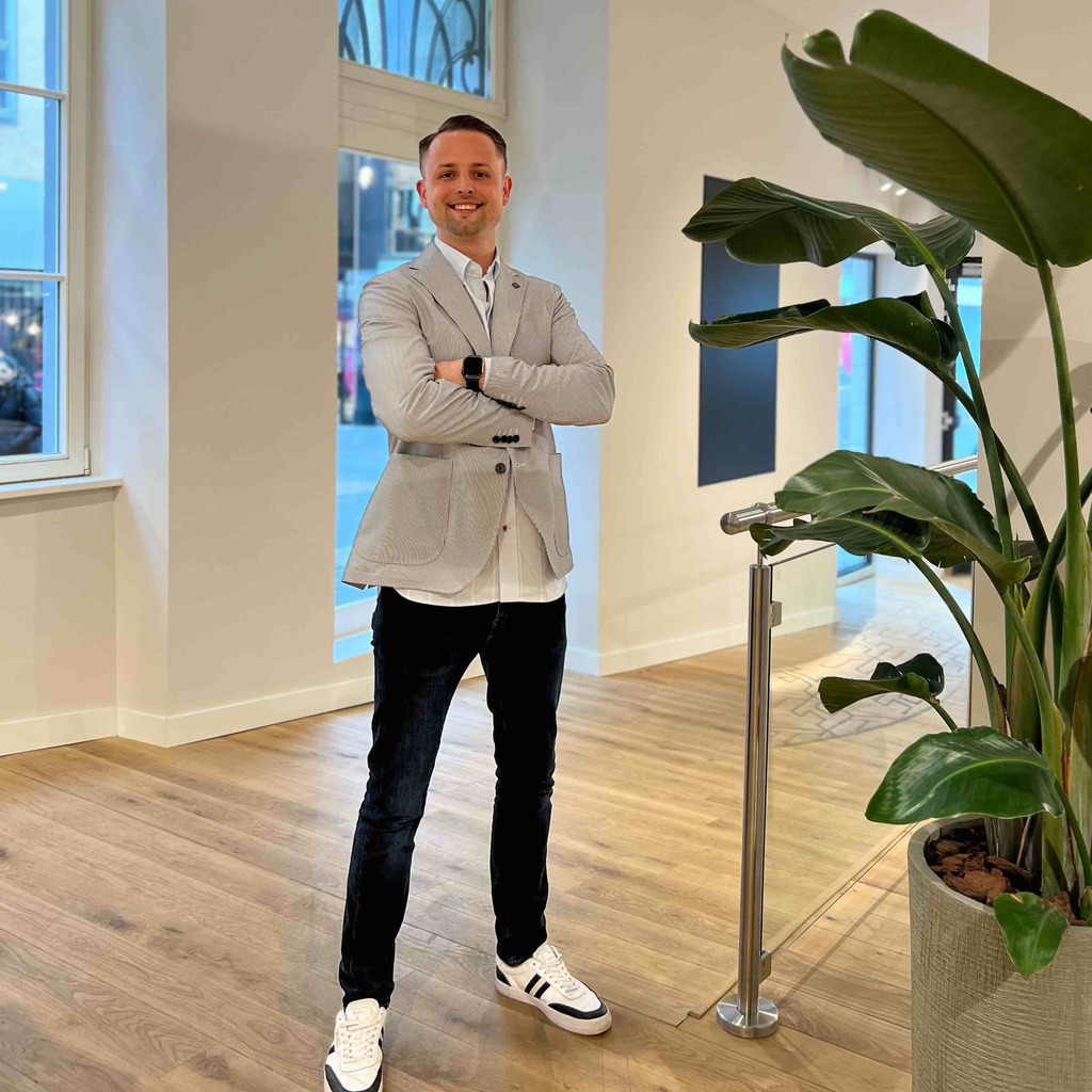 Jan Lindemann - Assistant General Manager - L‘Osteria | XING