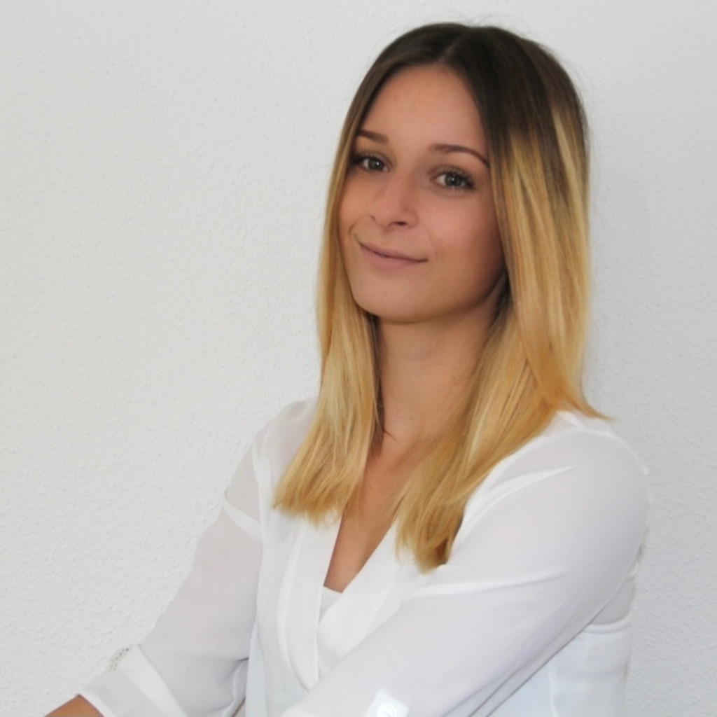 Christina Roth - Personalmanagement - IU Internationale Hochschule | XING