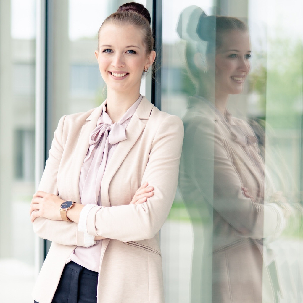 Laura Rack's Instagram, Twitter & Facebook on IDCrawl