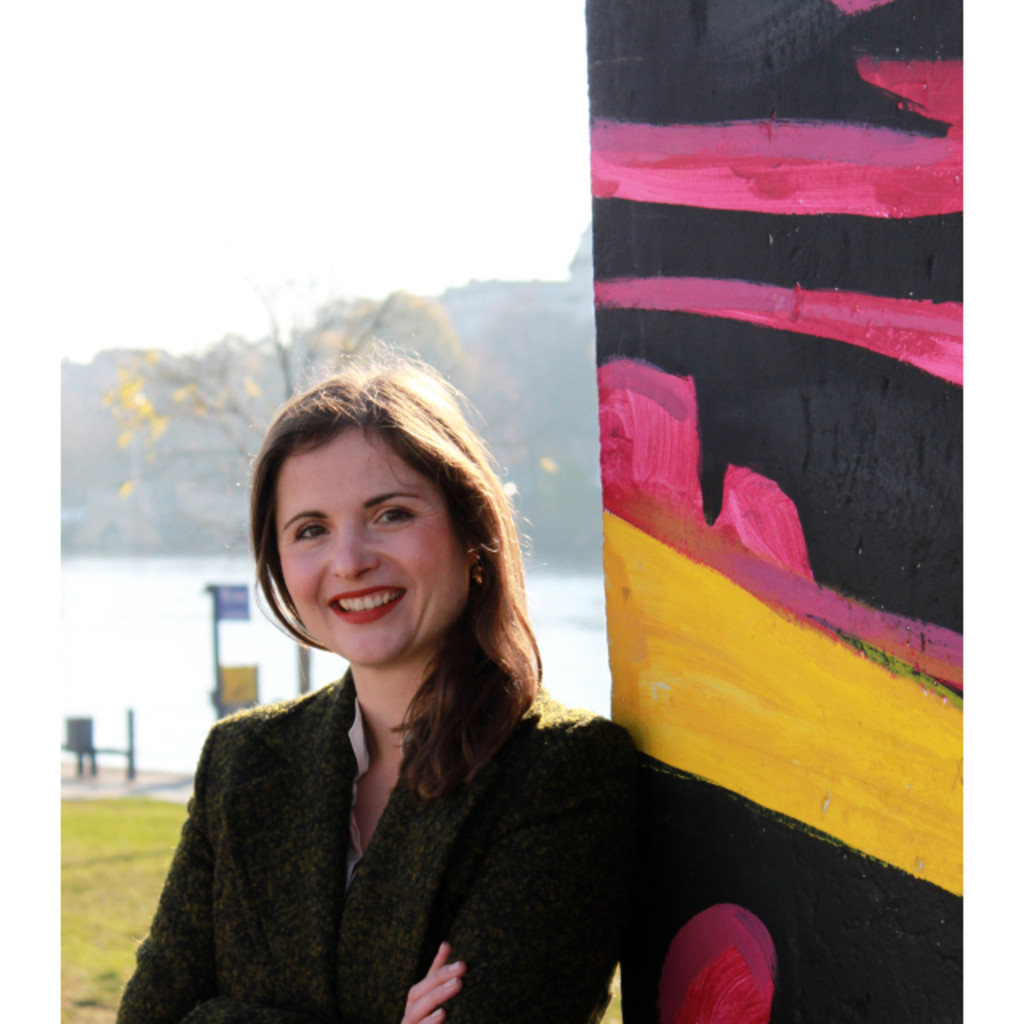 Anne Beyer - PR-Beraterin und Projektleiterin - KOMPAKTMEDIEN Agentur ...