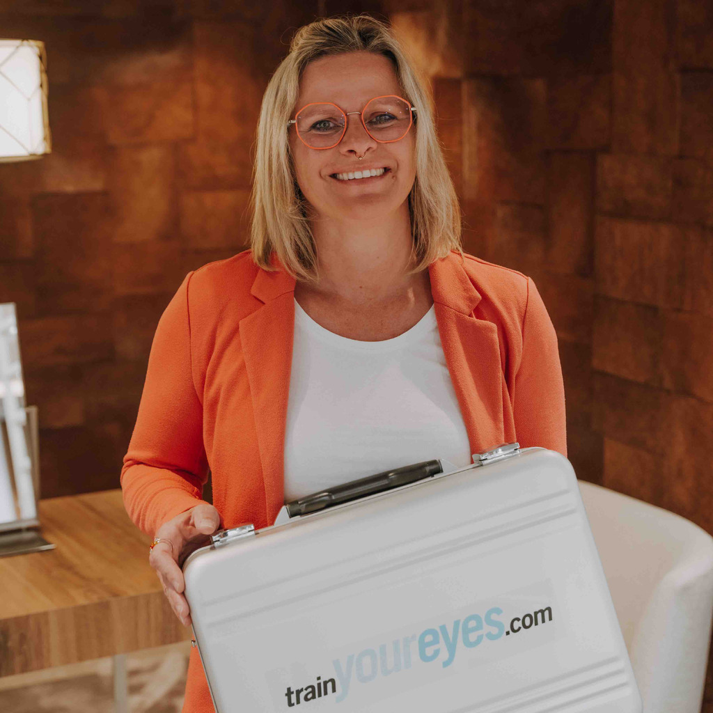 Daniela Nasser - Augenoptikermeisterin - Brillen Schmidt GmbH | XING