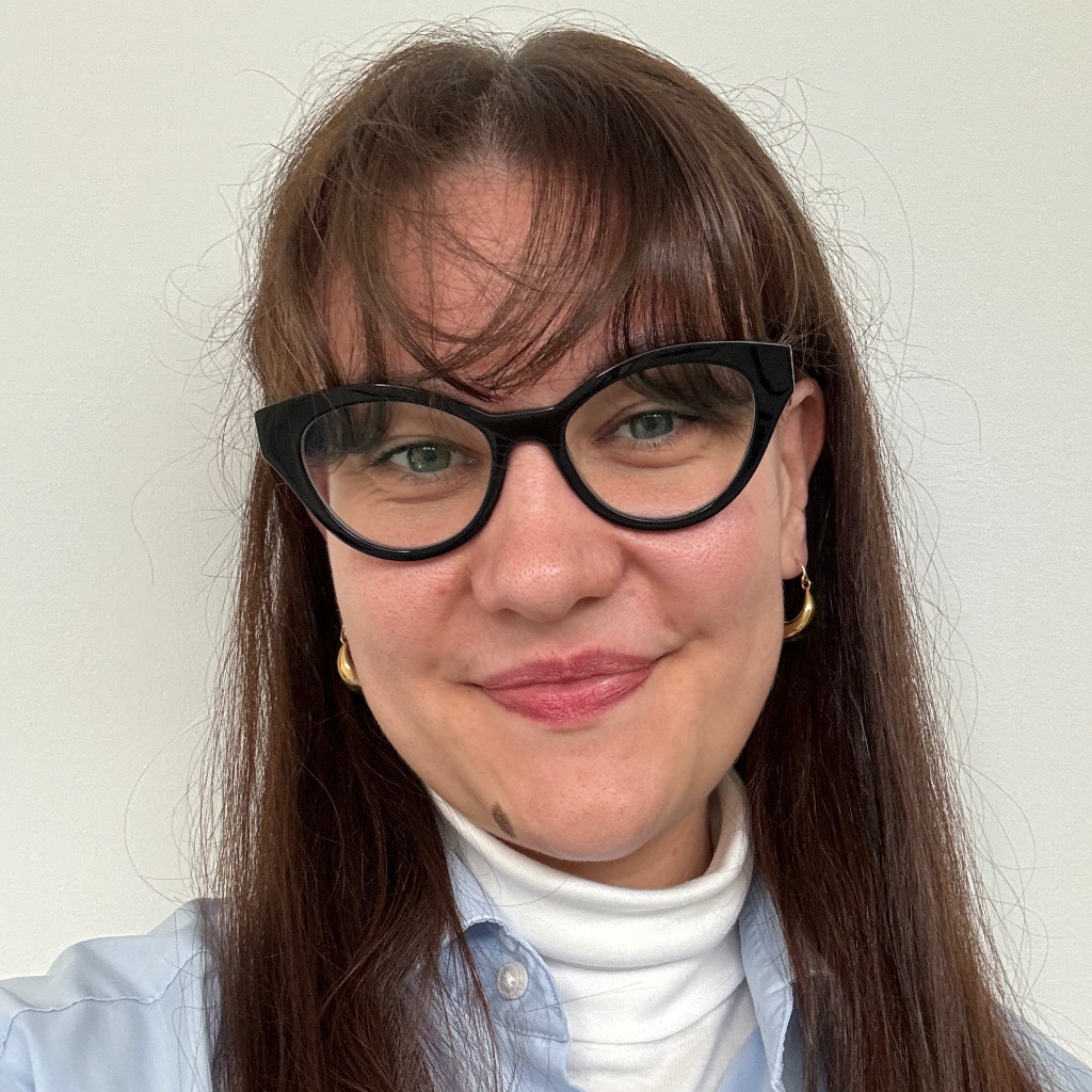 Julia Becke - Product Information and Communication Specialist ...