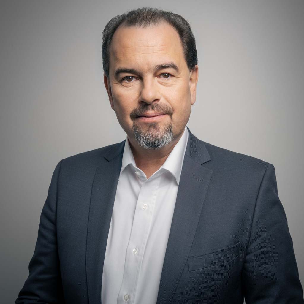 Josef Papousek - Geschäftsführer - HILL International | XING