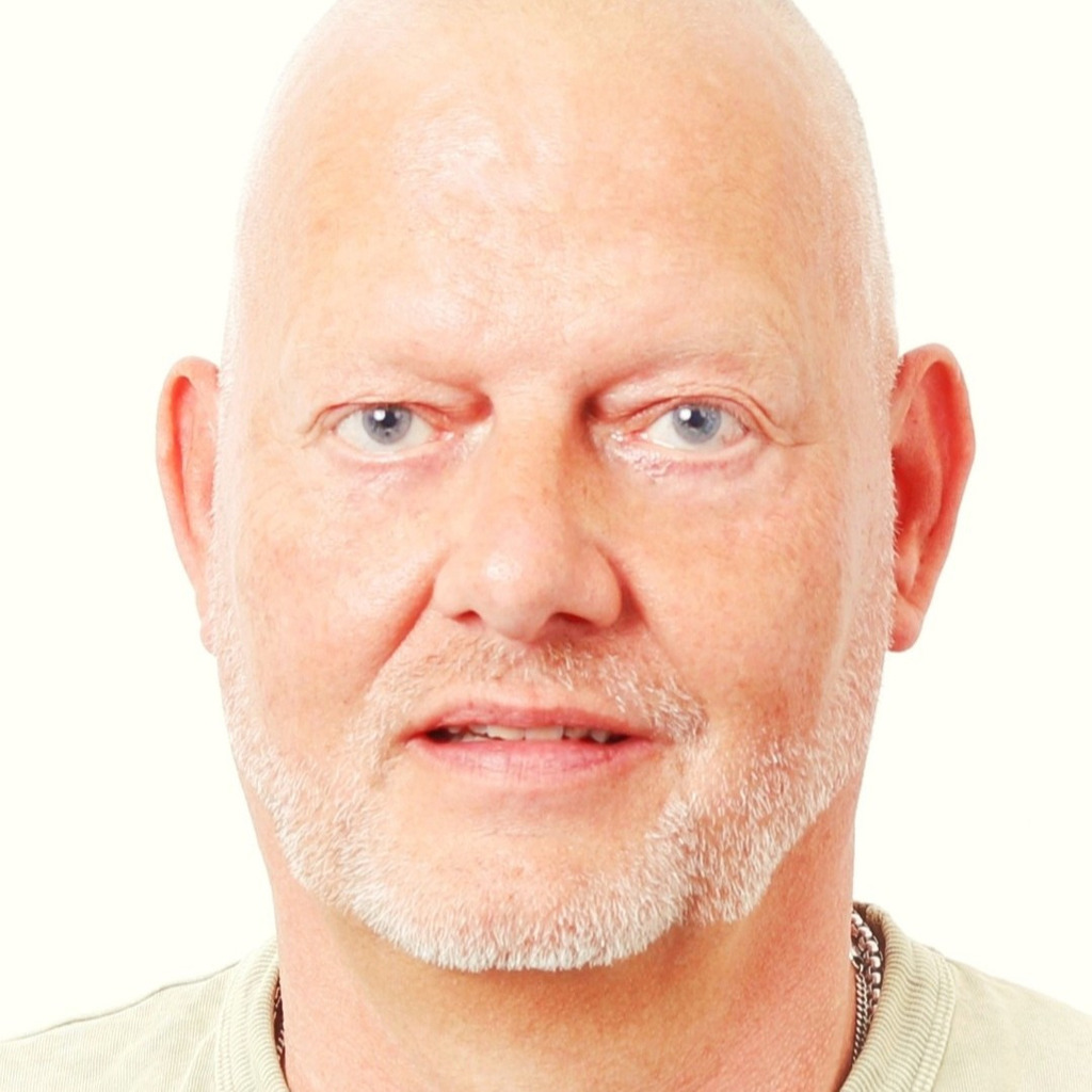 jo ro - Mitarbeiter in der Verwaltung - Monell Tink | XING