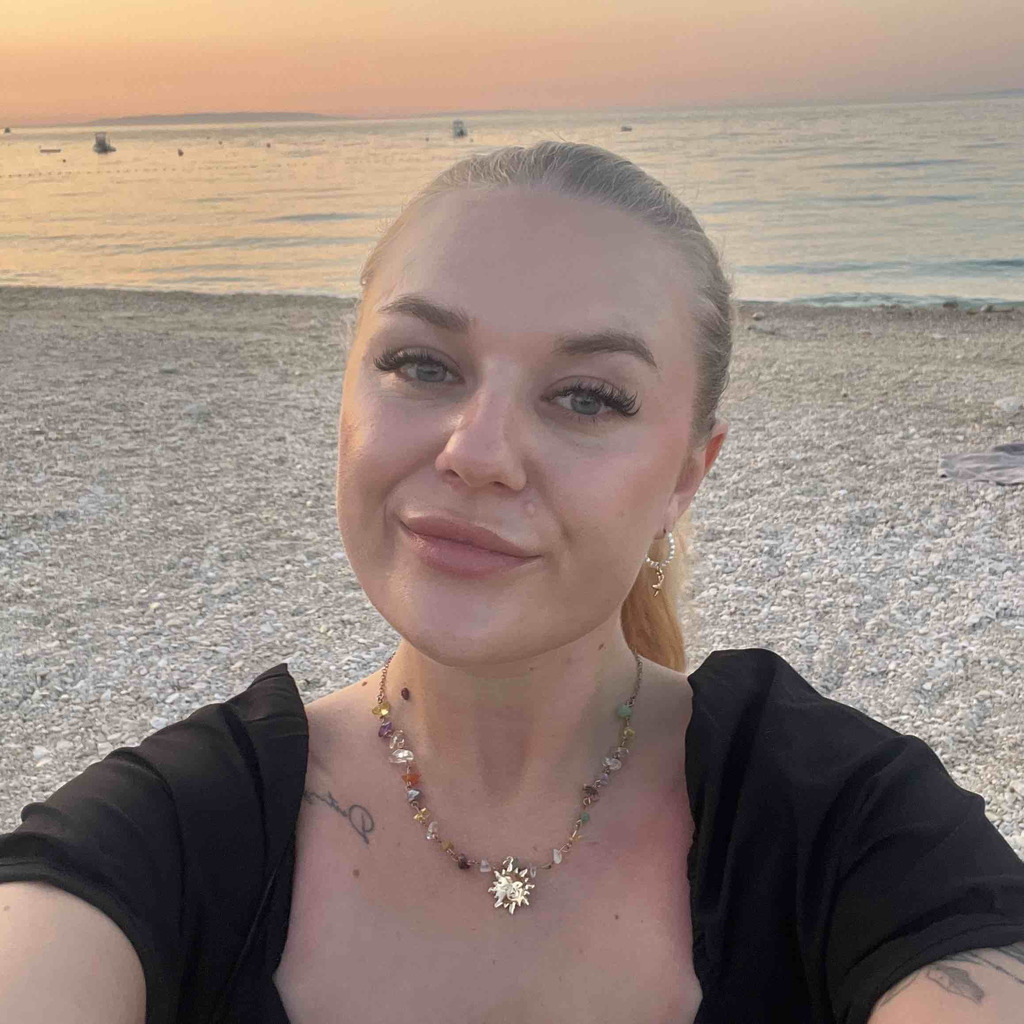 Joy Ecker - Prozess Manager - Reverse Logistics Group | XING