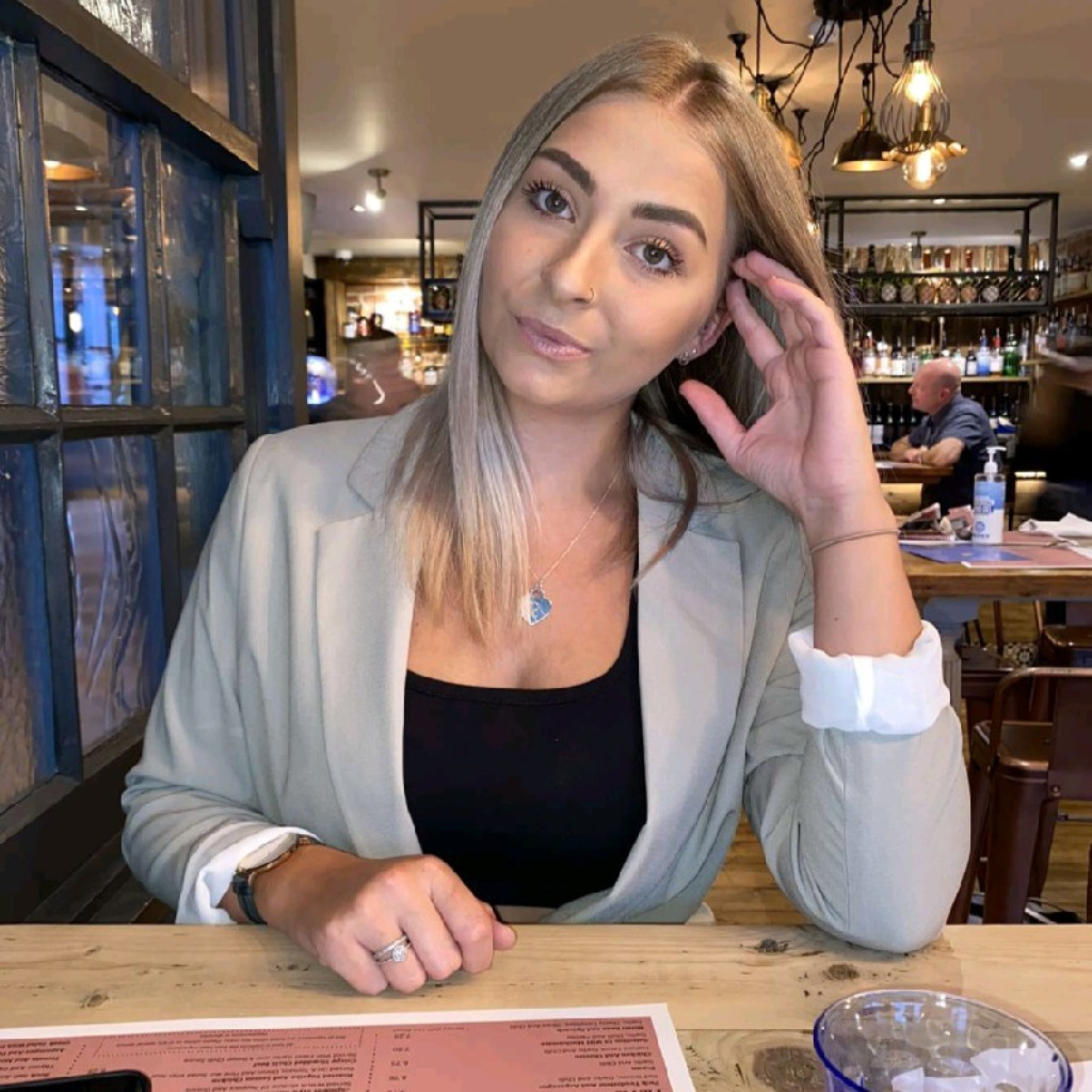 Emily Bartlett - International Recruiter - Blackfield Associates - STR ...