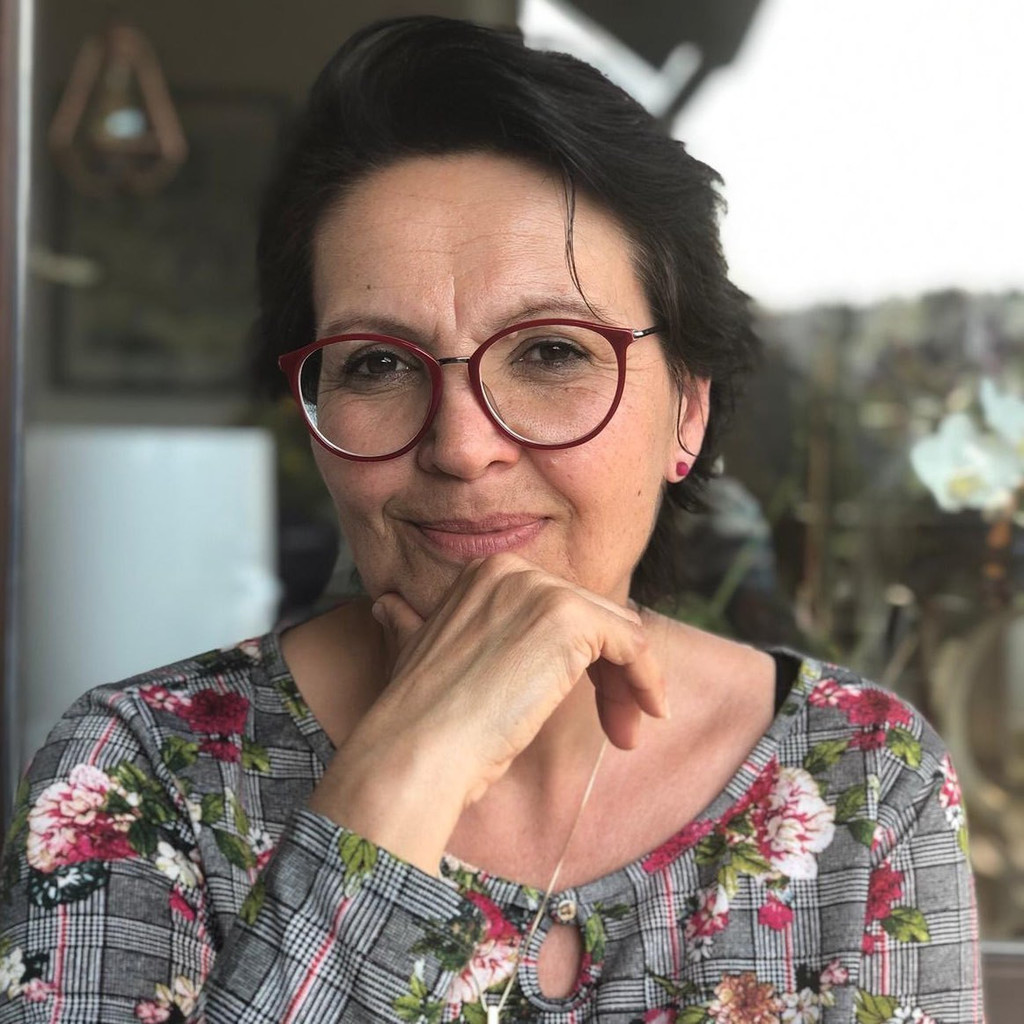 Alexandra Roth's Instagram, Twitter & Facebook on IDCrawl