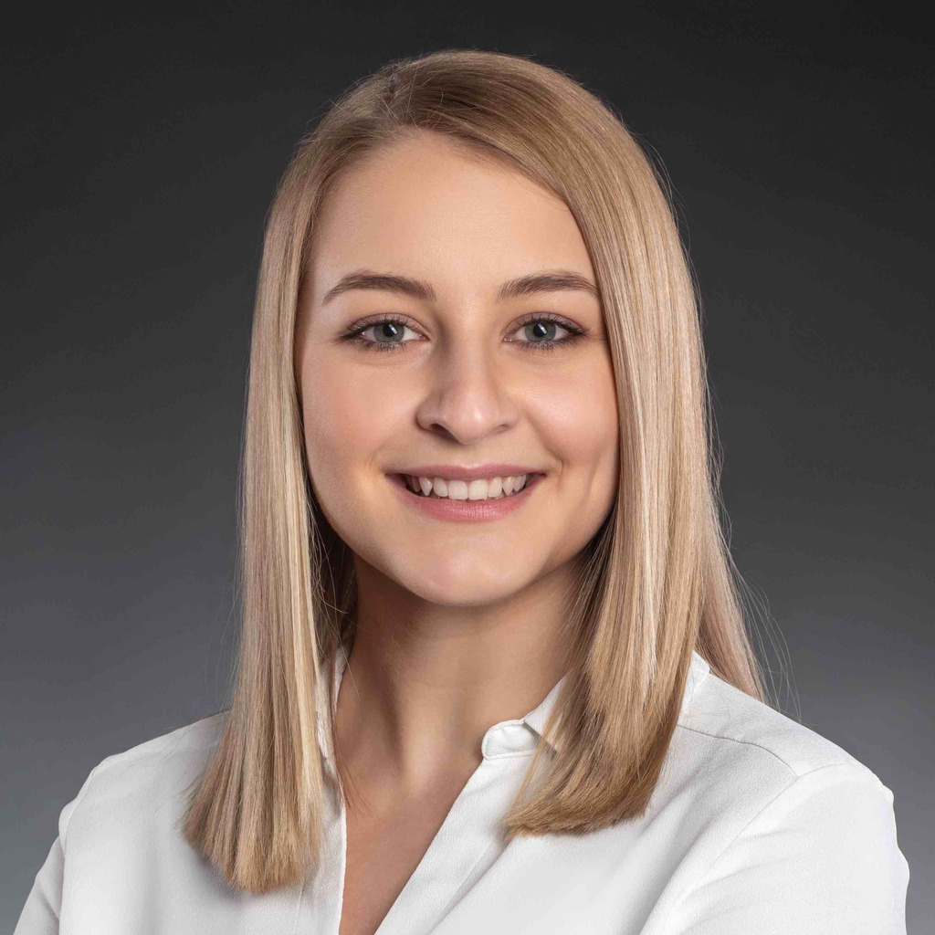 Jennifer Hofmann - Customer Experience Manager - EWR AG | XING