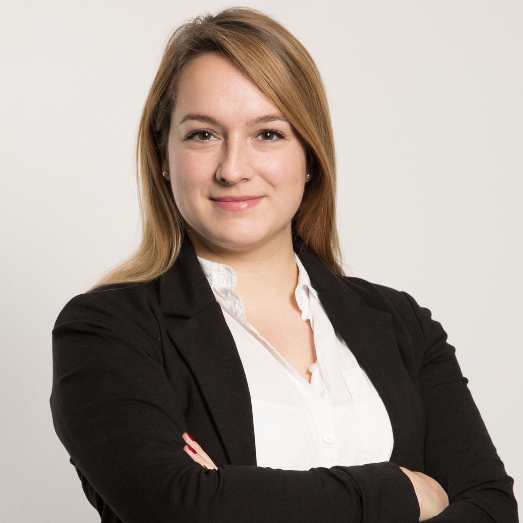 Laura Pöschl - Senior Manager Channel Development - Sky Deutschland ...