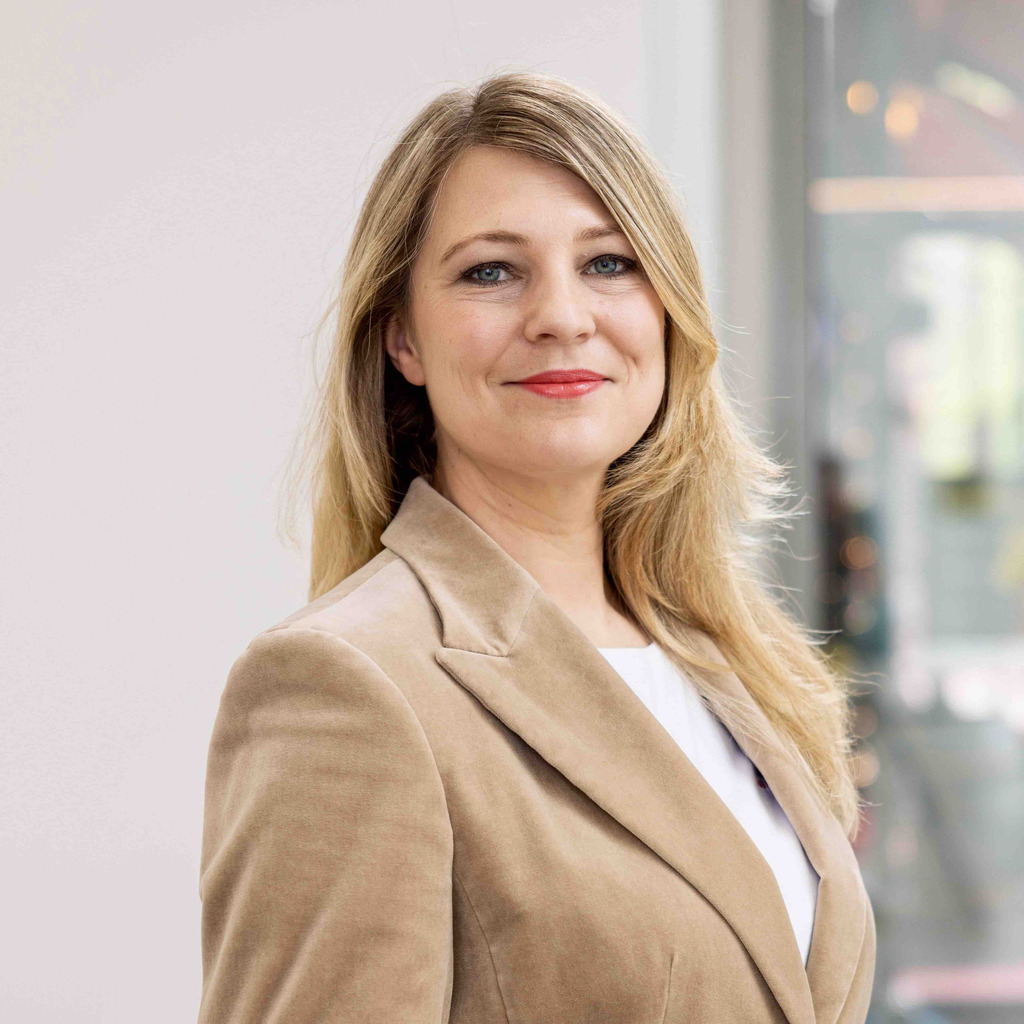 Dr. Antje Demske - Abteilungsleitung Steuerung & Service ...