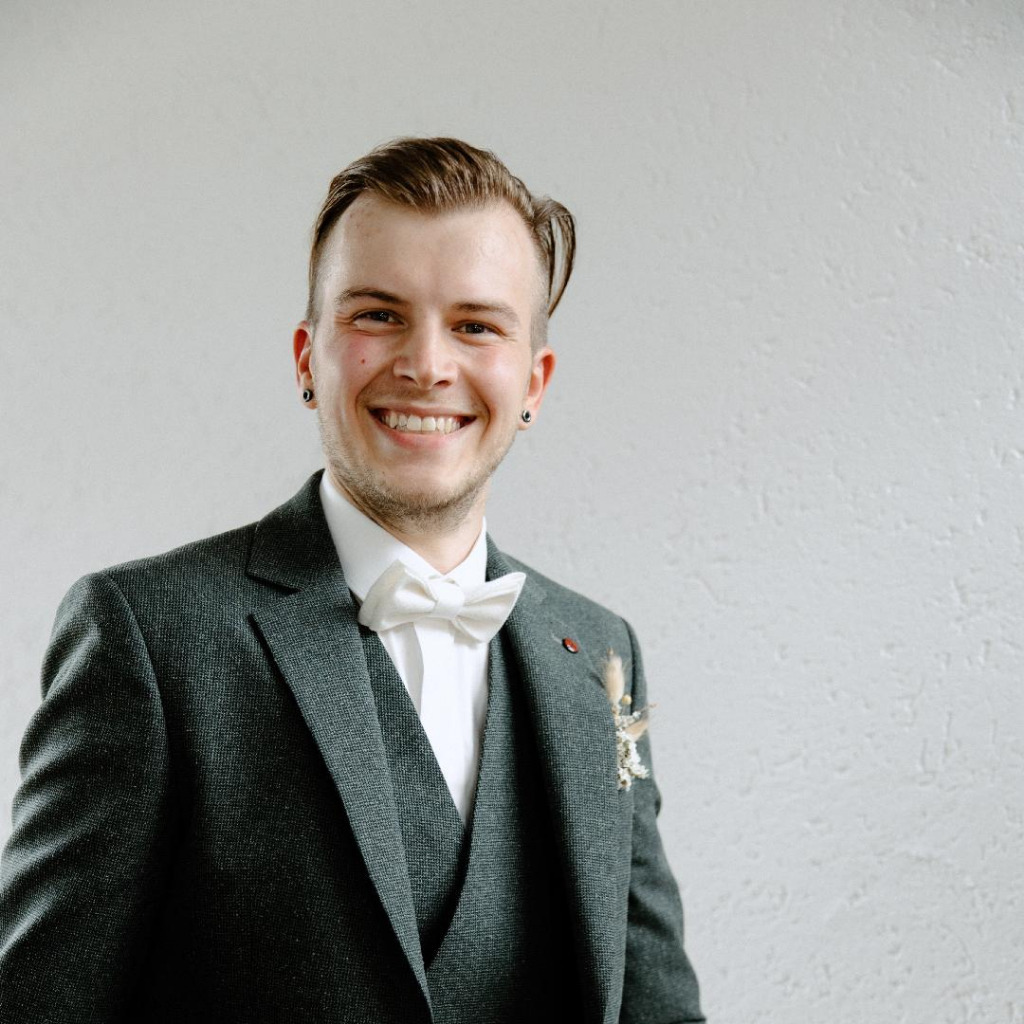 Tobias Hacklinger - Vertriebsmitarbeiter - High Q Electronic Service ...