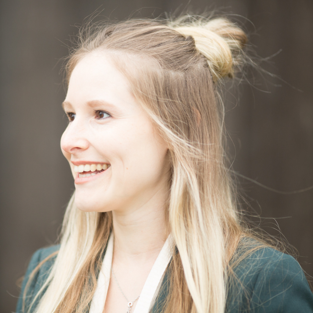 Laura Lang's Instagram, Twitter & Facebook on IDCrawl