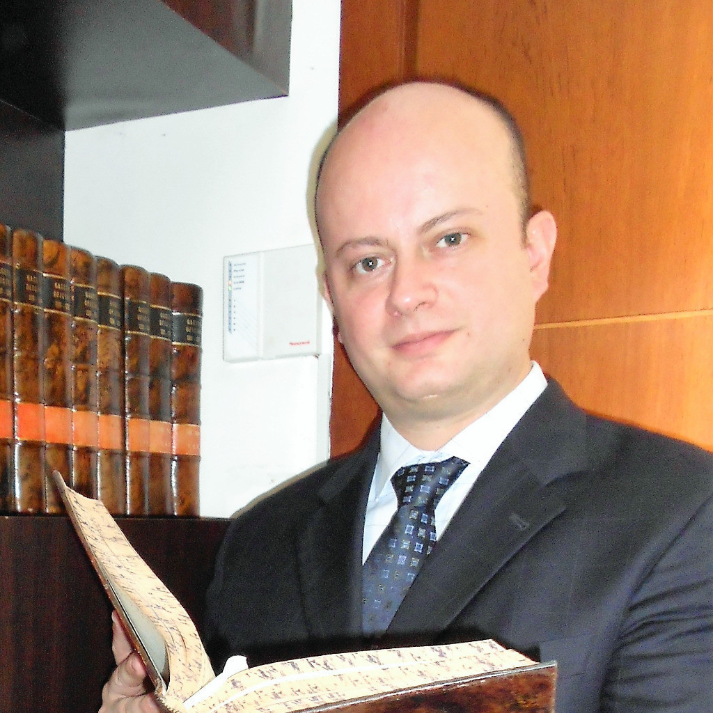 Prof. Dr. Mauricio Becerra de la Roca - Managing Partner - Becerra de ...