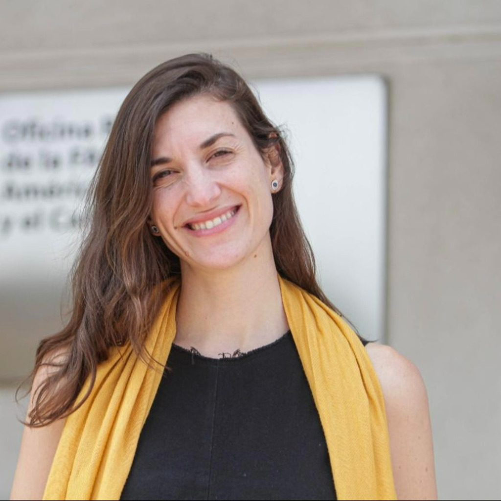 Laura Cerioni - Analista asuntos externos - YPF | XING