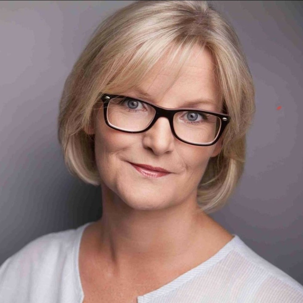 Sandra Hecker's Instagram, Twitter & Facebook on IDCrawl