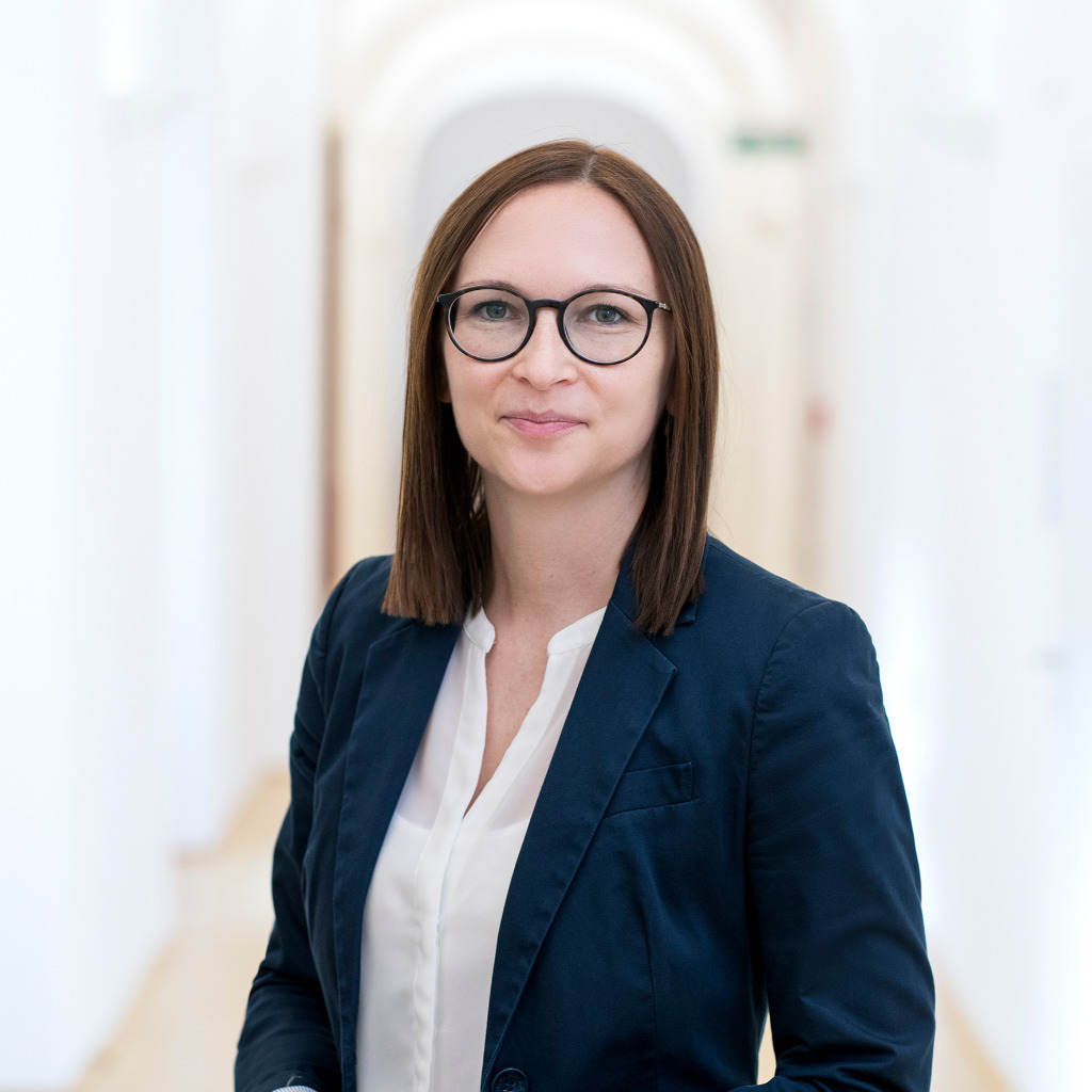 Julia Singer - Gruppenleiterin Personalwirtschaft und ...