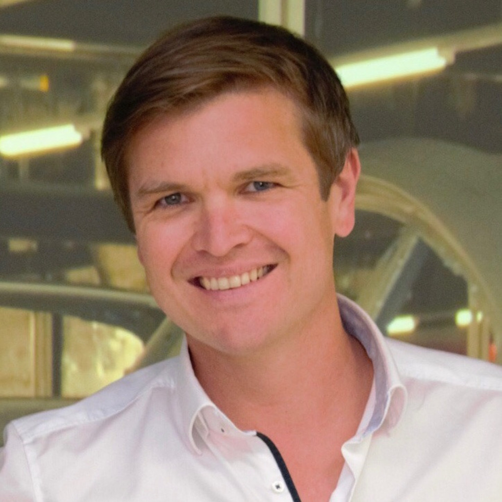 Dr. Alexander Eckert - Director production and logistics product line Cayenne - Porsche AG | XING