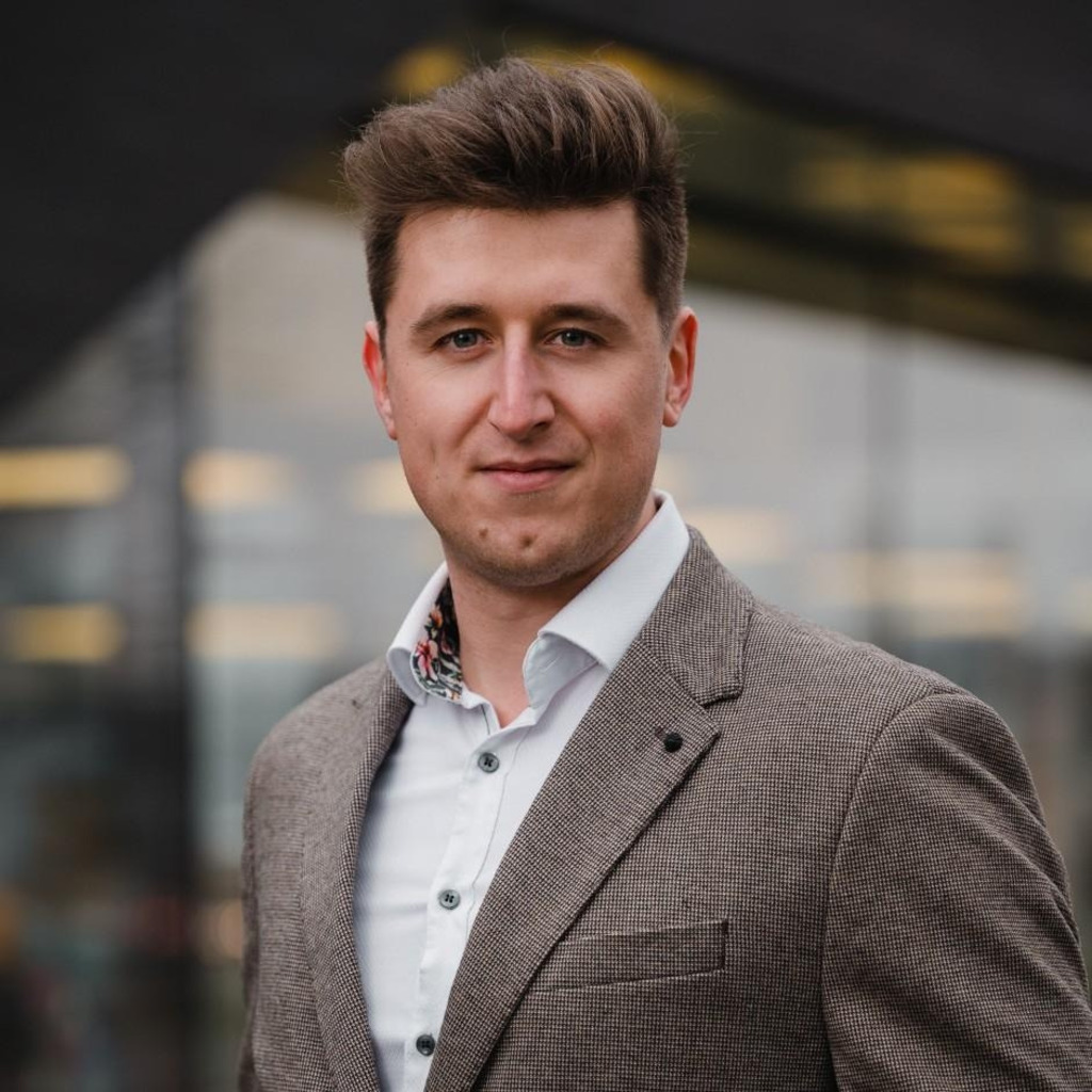 Lucas Singer - Finance and Accounting - FOM – Hochschule für Oekonomie ...