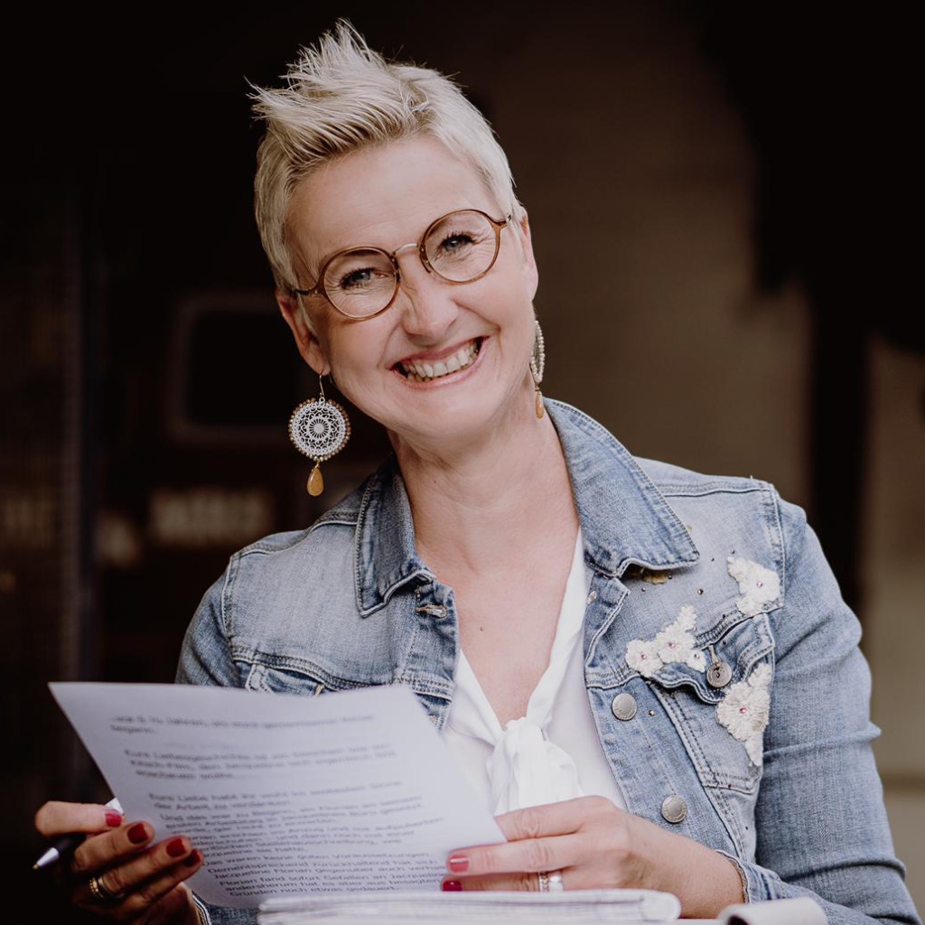 Anja Gilly - Traurednerin - Traumhafte Worte | XING