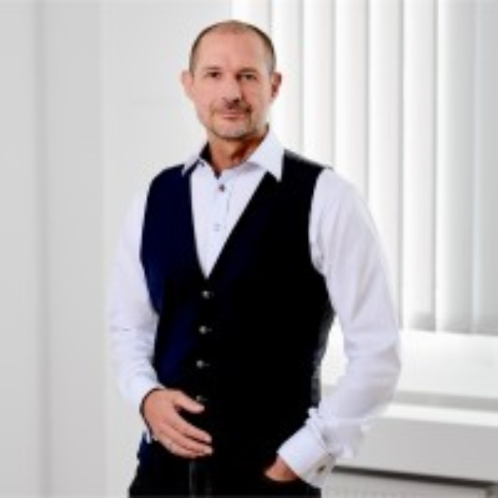 Robert Straub - Expert Informationssicherheit - V-Bank | XING