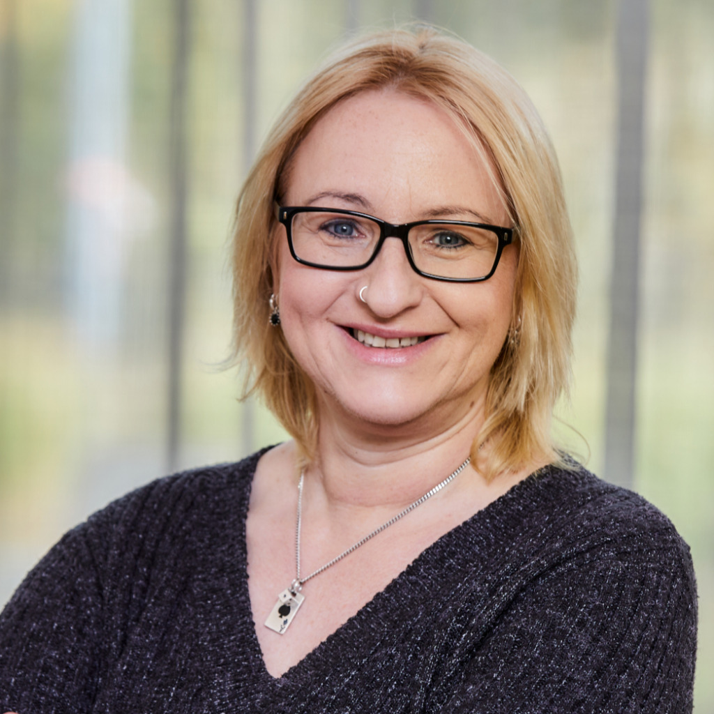 Stephanie Hahn's Instagram, Twitter & Facebook on IDCrawl