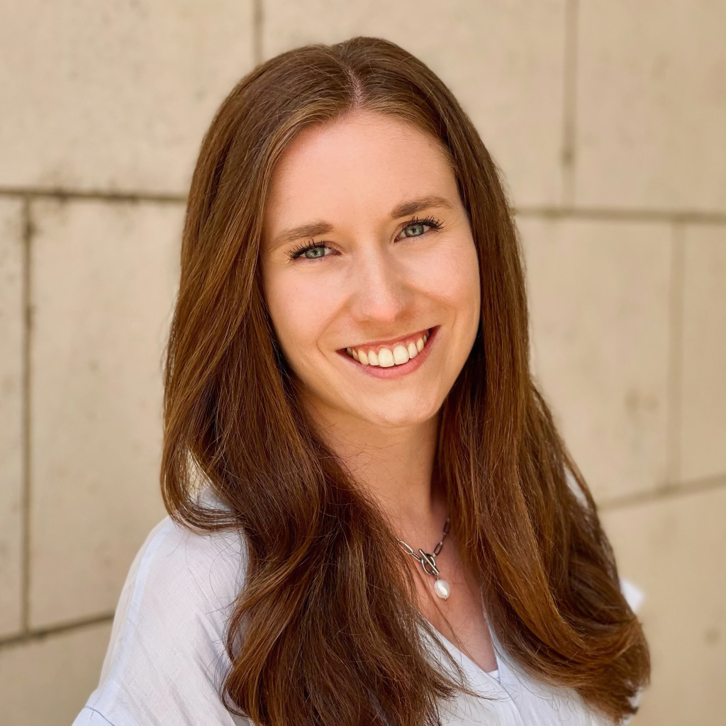 Lena Bader - Online Marketing Manager Social Media & Visual Content ...