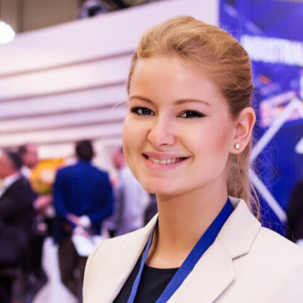 Elena Rasmussen - Communications Consultant für Social Media & CXO ...