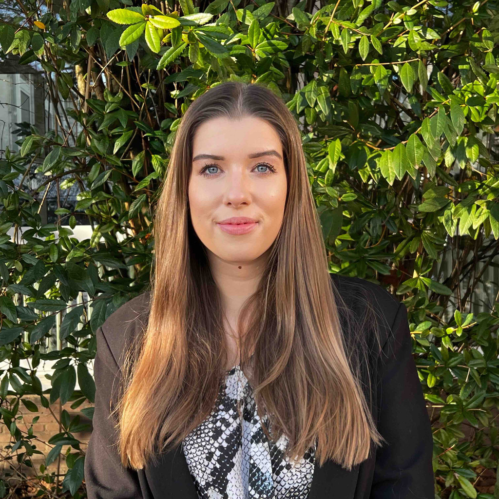 Julia Pietsch - Gruppenleitung & Teamkoordination - Deutscher ...