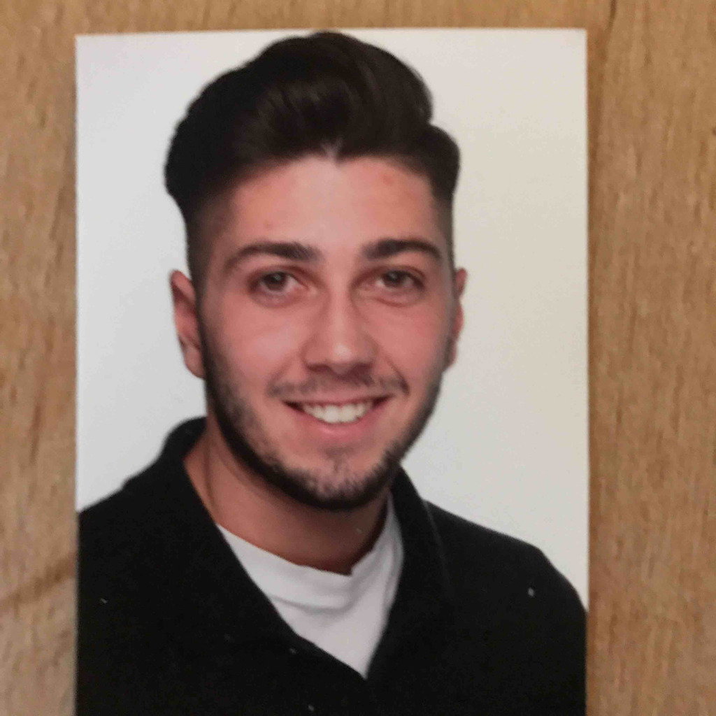 Leon Riedl - Kreditanalyst - Porsche Financial Services GmbH | XING