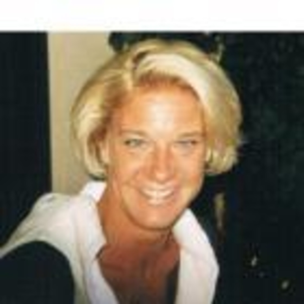 Martina Blaas - Assistant Vice President - Deutsche Bank Österreich AG ...