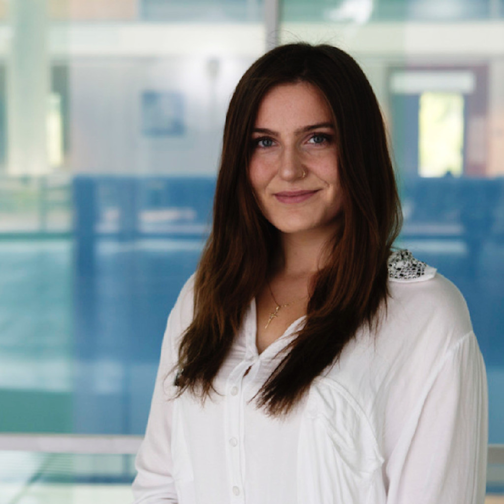 Manuela Ul. - Social Media Managerin - R&R | XING