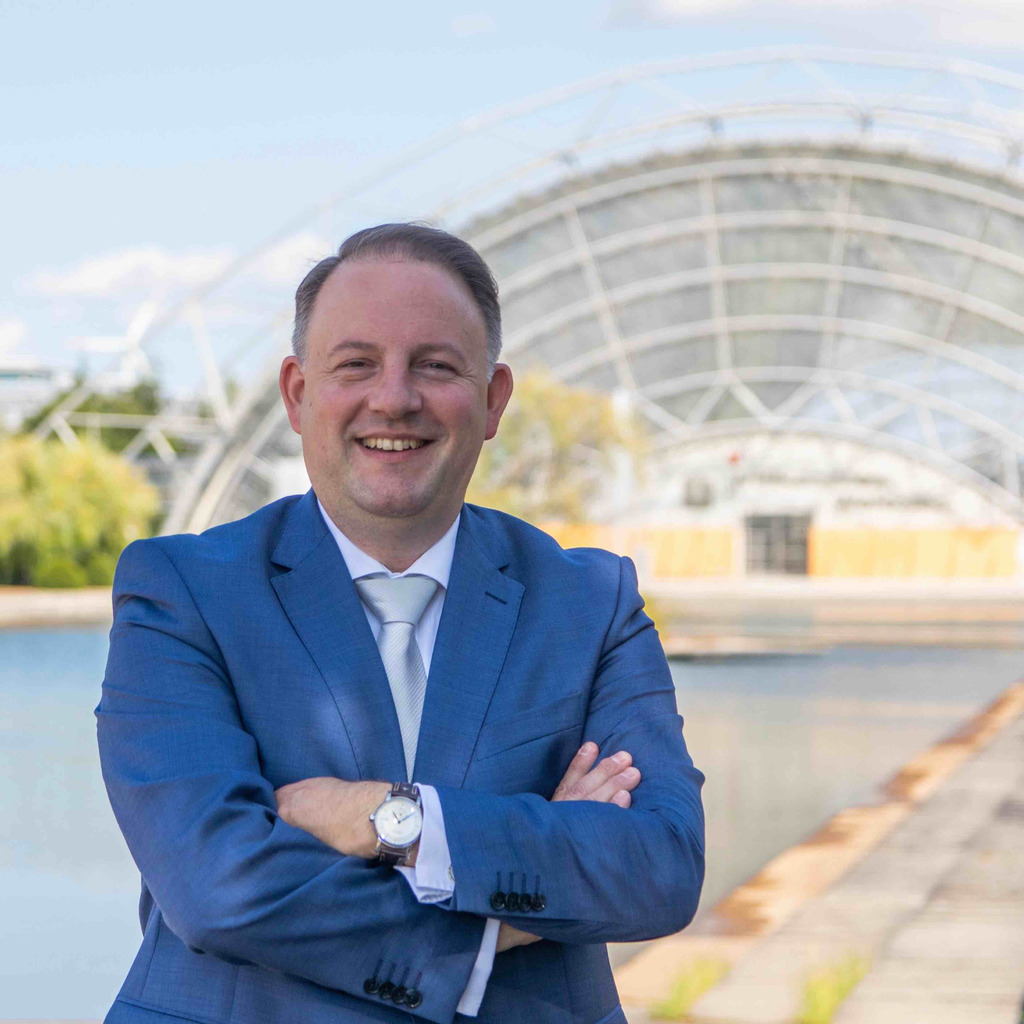 Mathias Schwarz - Private Banking Berater / Finanzplaner - isFINANCE AG ...