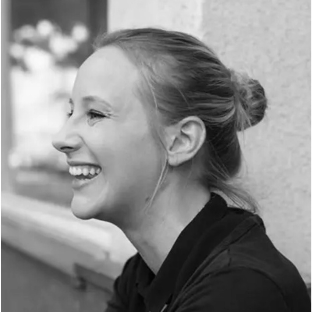 Ines Brucker - Designer - desines . Kommunikationsdesign | XING