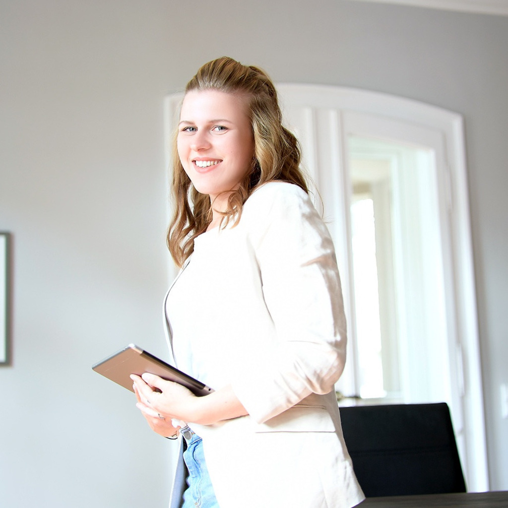 Lisa Schulze - Grafikdesignerin - Werbeagentur ideenwert | XING