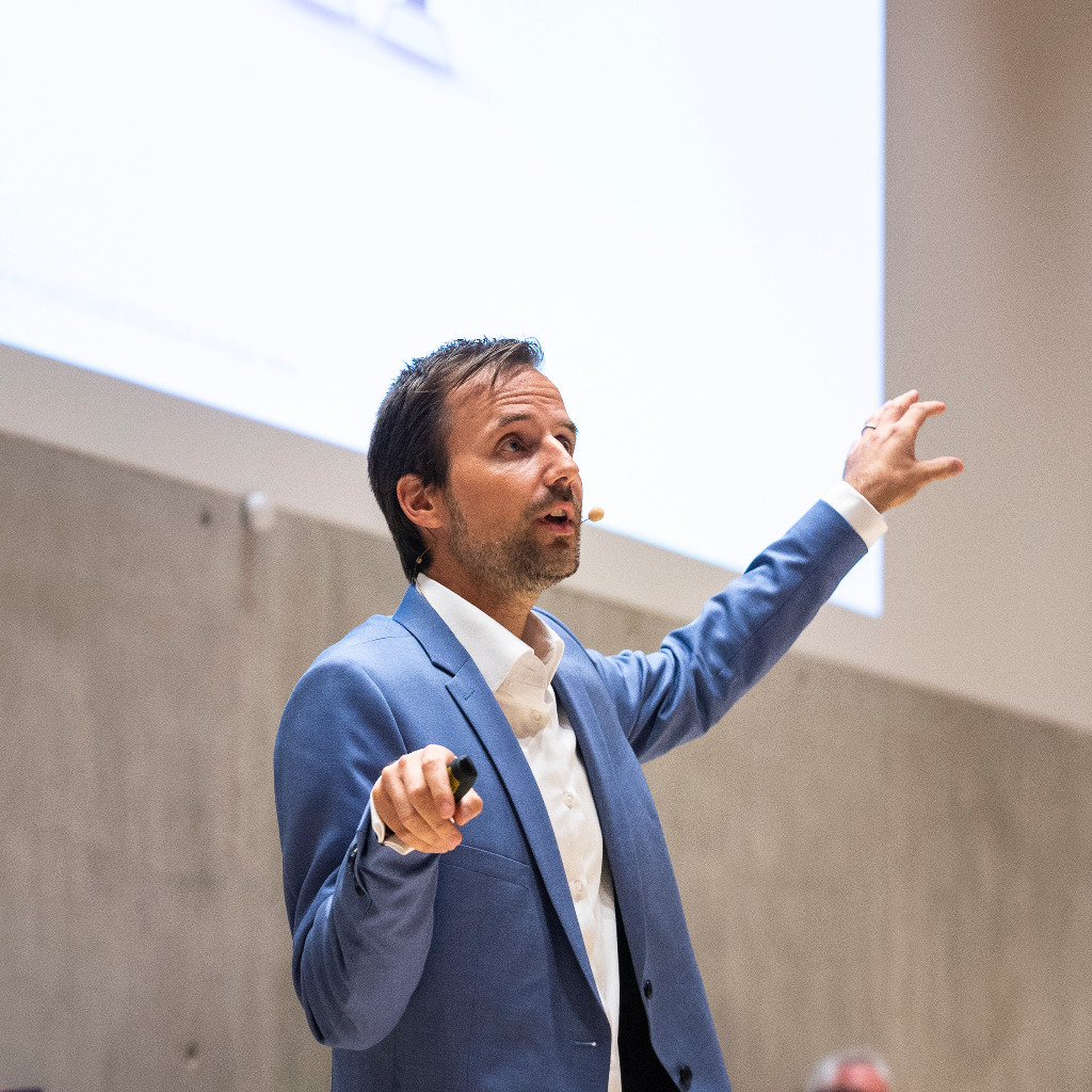 Prof. Dr. Oliver T. Gilbert - Professor Computer Science & Tech Mentor ...