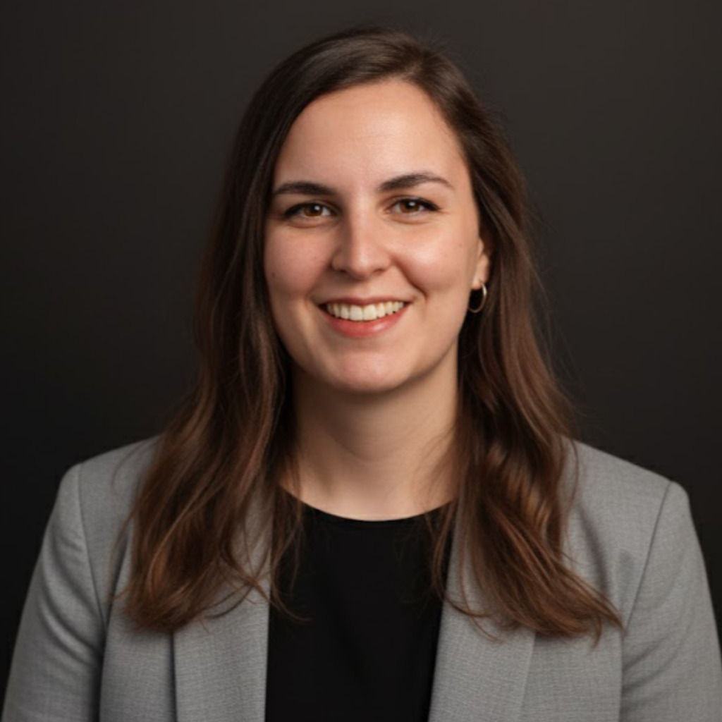 Julia Reinhardt - Spezialistin Recruiting & Personalmanagement - RLE ...