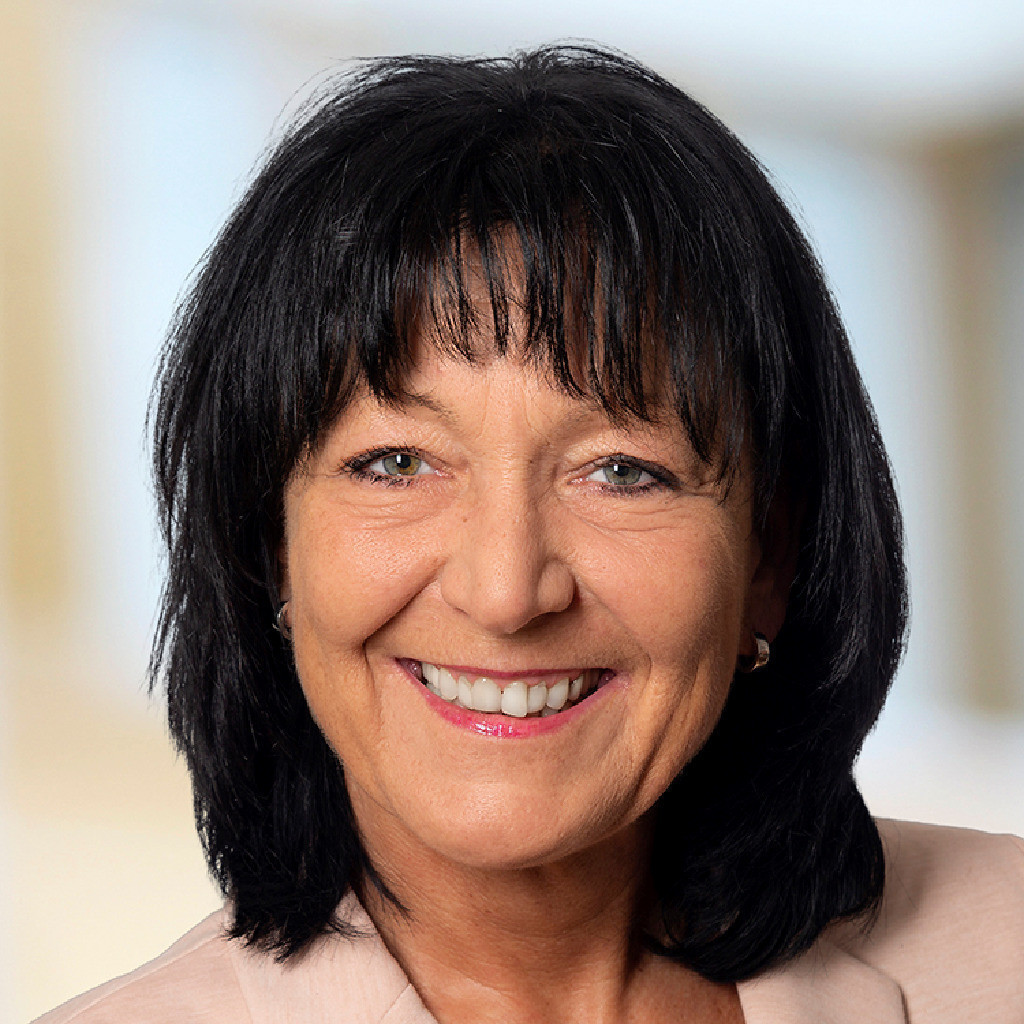Regina Willms - Master Data Management Europe EMEA/ APAC, Content ... Regina Willms - Master Data Management Europe EMEA/ APAC, Content ...