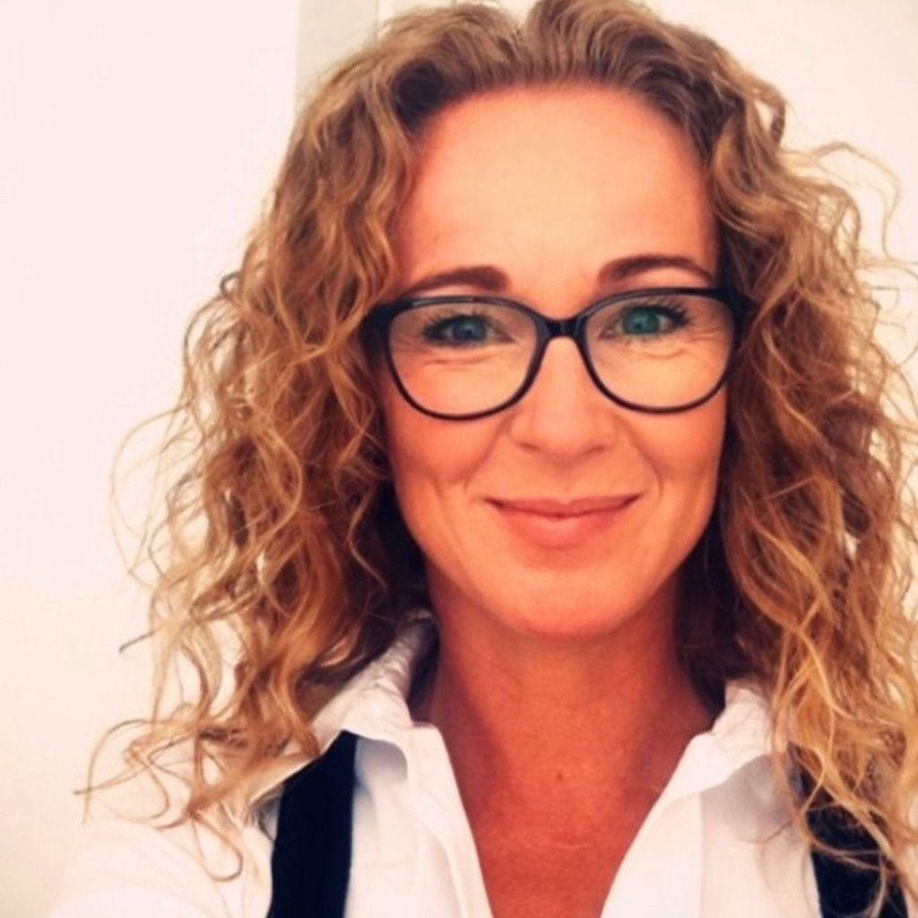 Sandra Schneider - Assistentin der Geschäftsführung - Helvetic ...