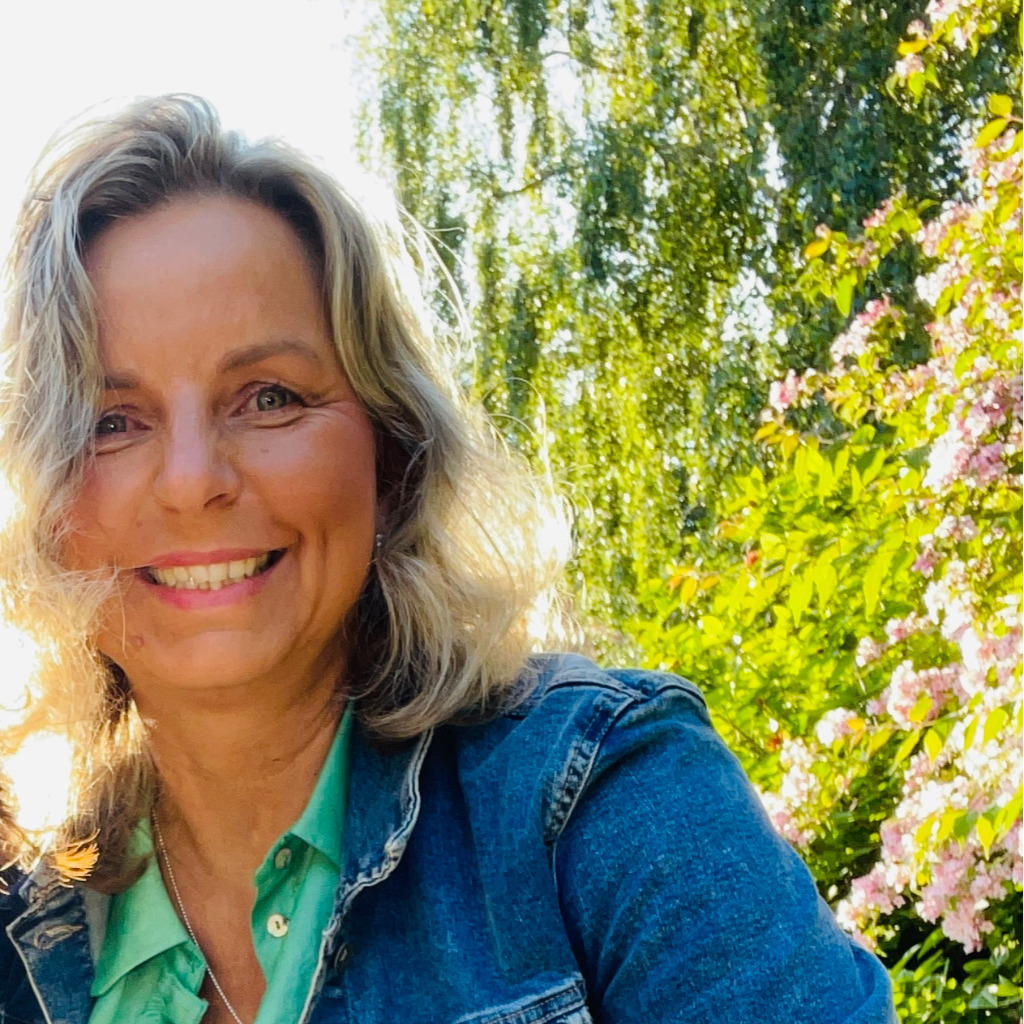 Simone Hoffmann - Gold Presidents Team - PM-International AG, Speyer | XING