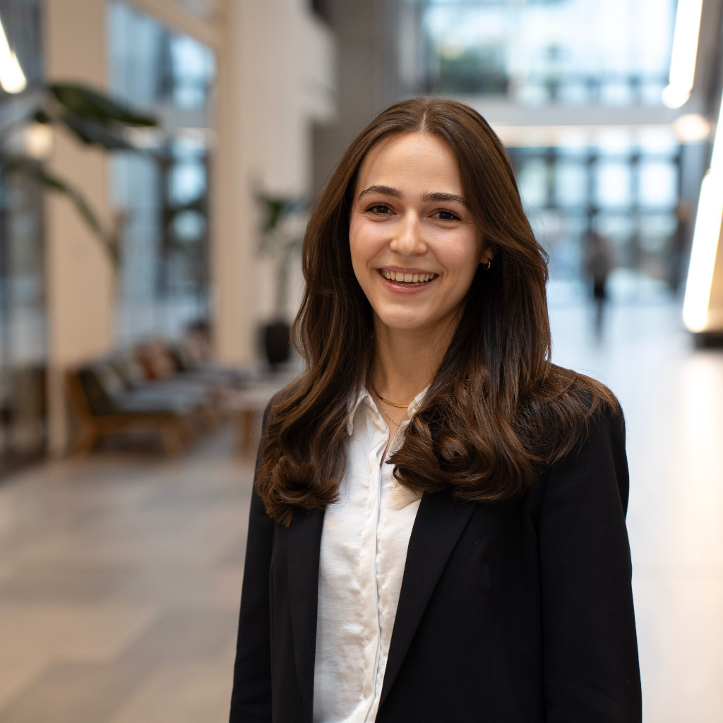 Lea Maria Riebl - Management, Philosophy & Economics - Frankfurt School ...