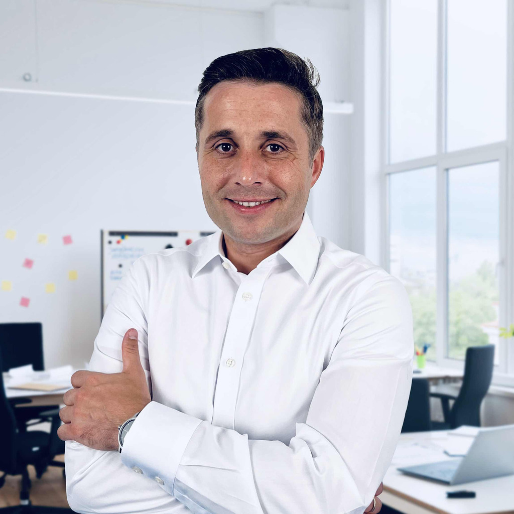 Robert Riedl - Business Betreuung & Treue Management - Magenta Telekom ...