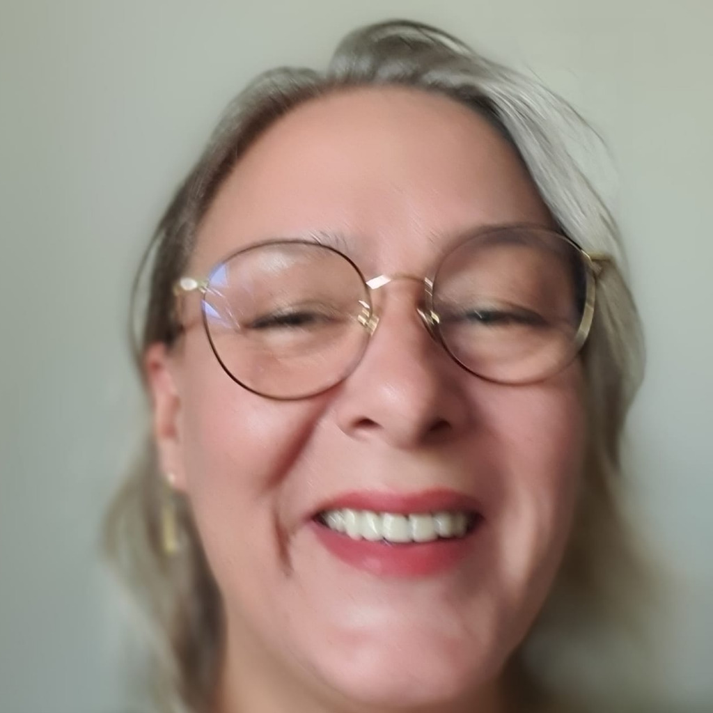 Eva-Simone Perauer - Sommelière und Käseverkosterin - Pahar de vin ...