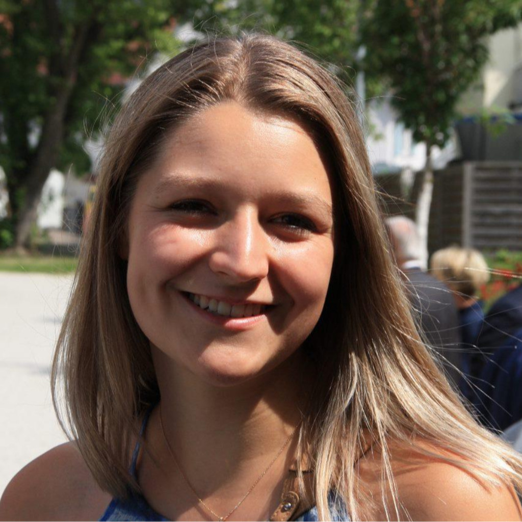 Luisa Küspert - Pferdetrainerin - Horsepassion | XING