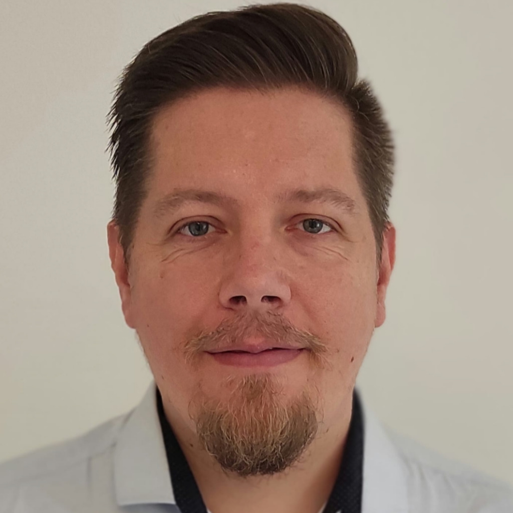 Bertalan Sandor Tömö - Bibliothekar-Ingenieur (im PCB-Layout Team ...