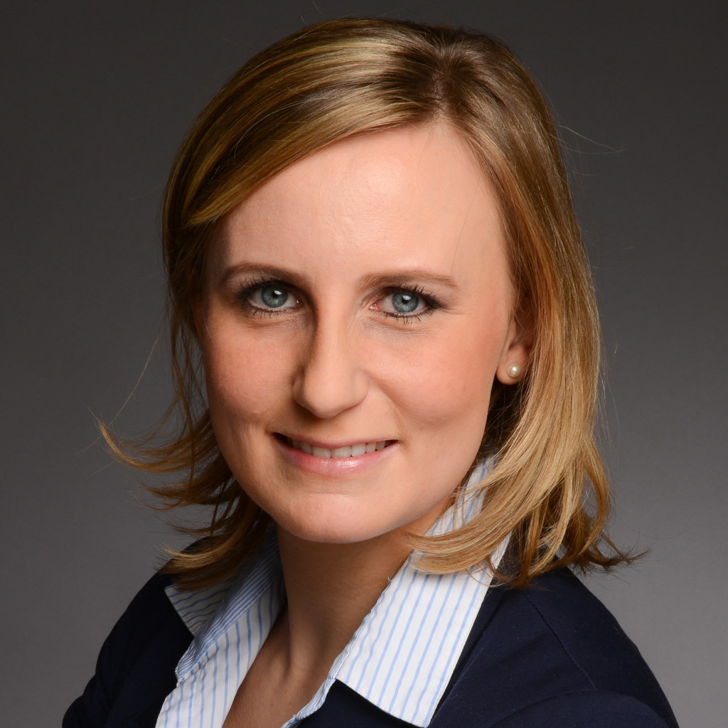 Rebecca Roos - Flugbegleiterin - Deutsche Lufthansa AG - Lufthansa ...