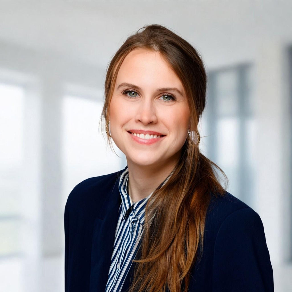 Laura Döbel - PMI Managerin - Builtech Holding GmbH | XING