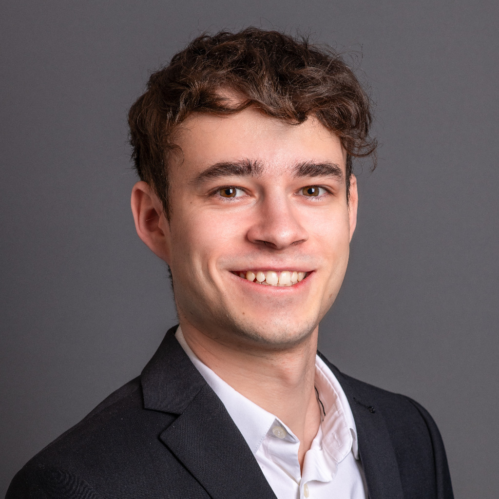 Florian Wagner - Praktikant im Bereich Vermarktung - SSV Jahn ...